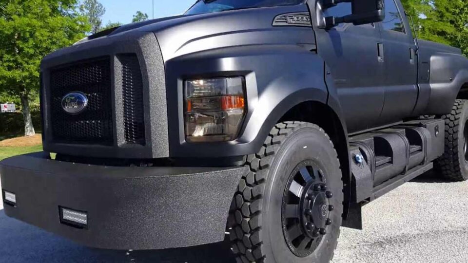 نگاهی به اتوموبیل پیکاپ سوپر اسپورت F650 2017 فورد