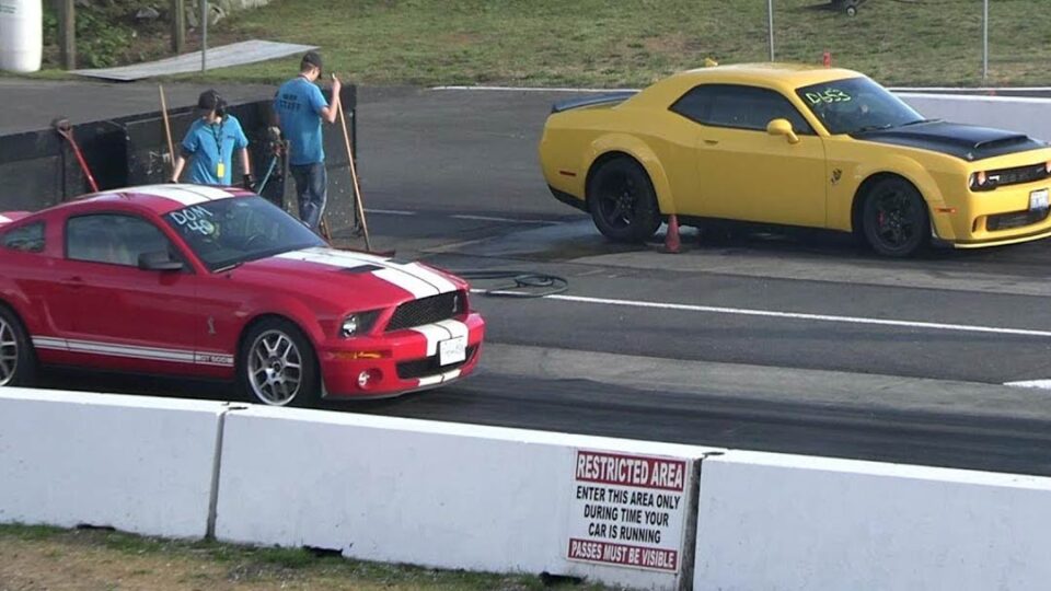 مسابقه ماشین های دوج Demon در مقابل فورد موستانگ Shelby GT500